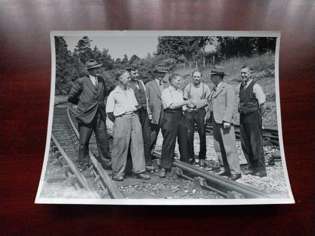 BRITISH RAIL SOUTHERN Region East Grinstead 1950's Photograph £2.99 ...