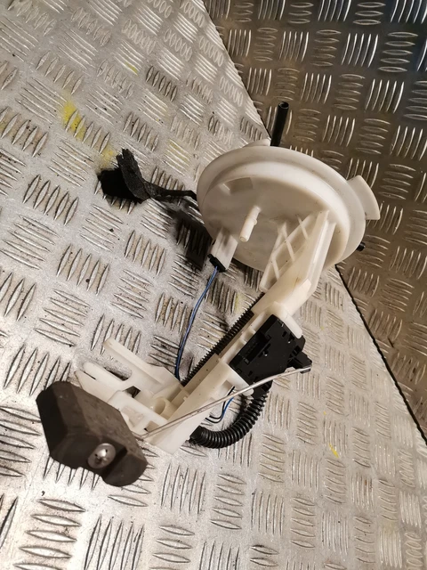 MERCEDES-BENZ W204 C 250 CDI Pompa Interna Serbatoio Carburante ...