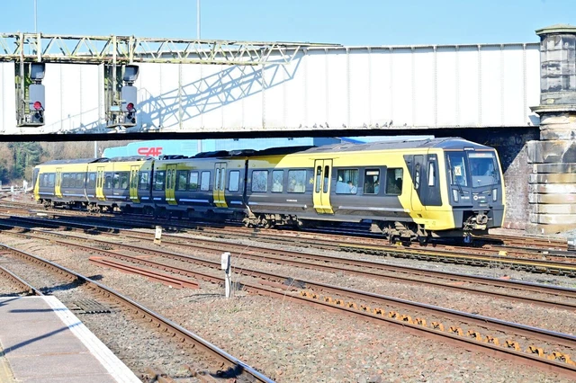 CLASS 777 NO 777033 in merseyrail at chester £1.97 - PicClick UK
