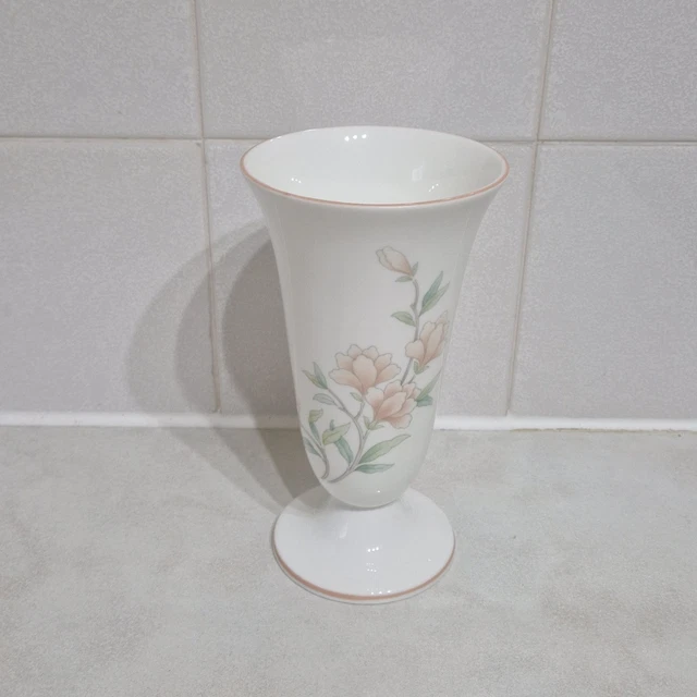 WEDGWOOD MELANIE TRUMPET Vase Bone China Vintage Excellent Condition £ ...