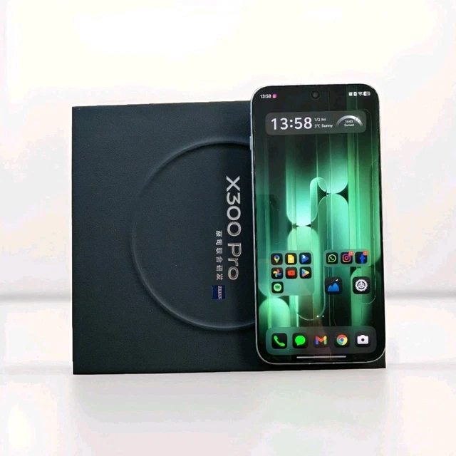 VIVO X300 PRO 12gb/256gb (CH Rom) - Blue, Mint Condition £720.70 ...