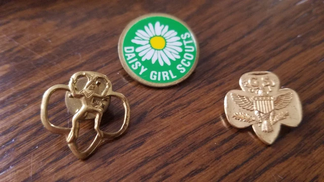 4 VINTAGE GIRL Scout Daisy Scouts GS Leader Badges Pins £8.99 - PicClick UK