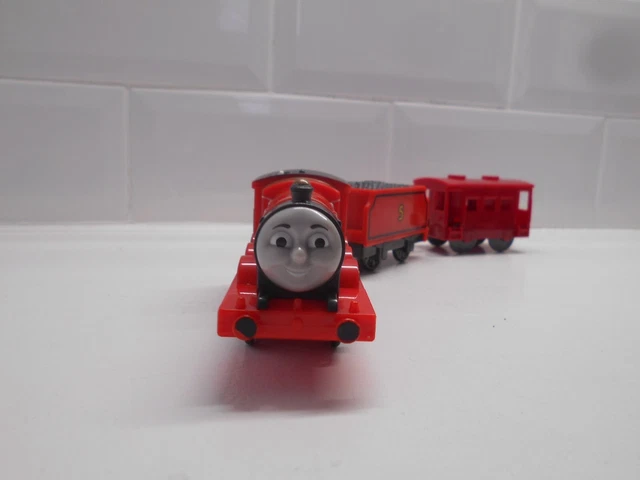 TOMY TRACKMASTER THOMAS the tank engine battery operated james & red ...