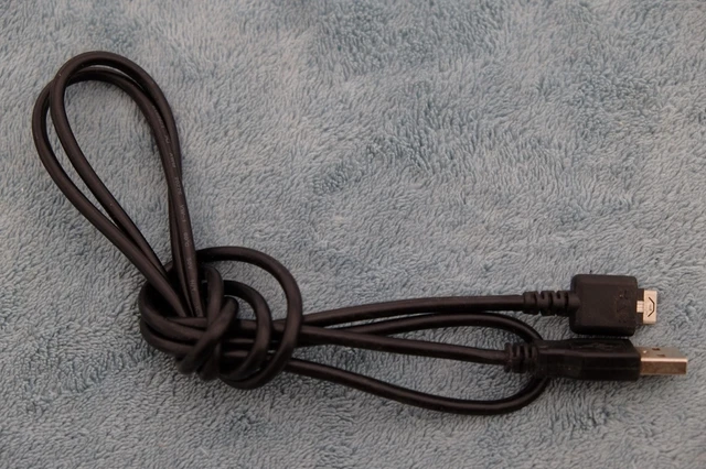 LG USB A to LG proprietary cable, 1.25m E102671 AWM 20276 £4.35 ...