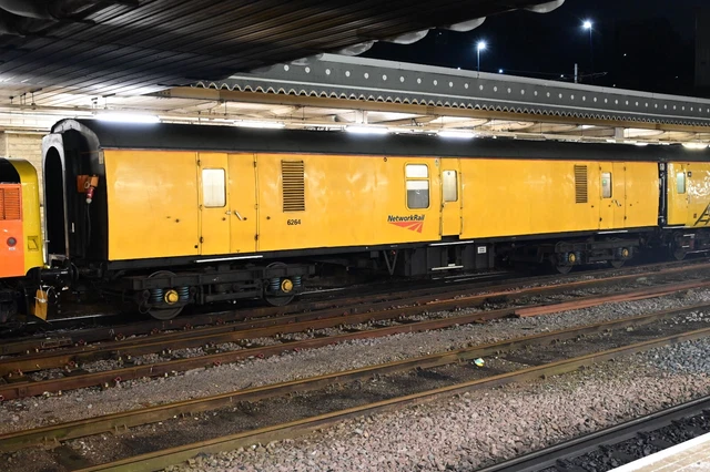 COACH 6264 in network rail at sheffield £1.20 - PicClick UK
