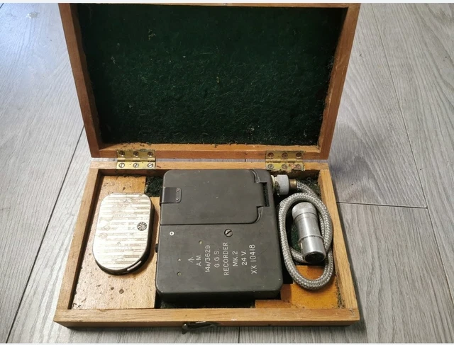 VINTAGE WW2 RAF AIRCRAFT Camera G.G.S MK2 Gunsight Recorder In Case £ ...
