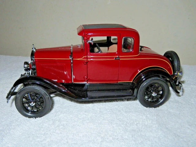 1931 FORD MODEL A Coupe 1:18 Motor City Opening Hood Doors & Rumble ...