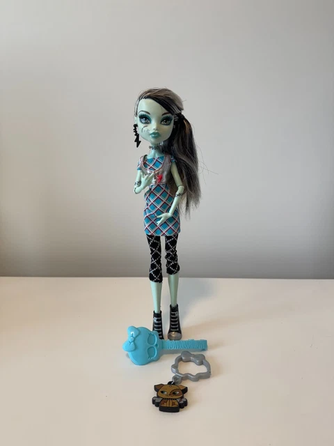 MONSTER HIGH FRANKIE Stein Doll Classroom Killer Style I 2011 Day At ...