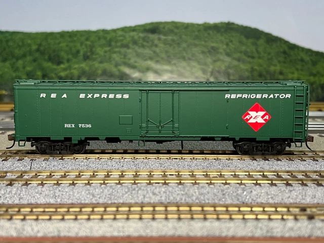 HO SCALE - Walthers REA Express (Hunter Green) 50' Express Reefer ...