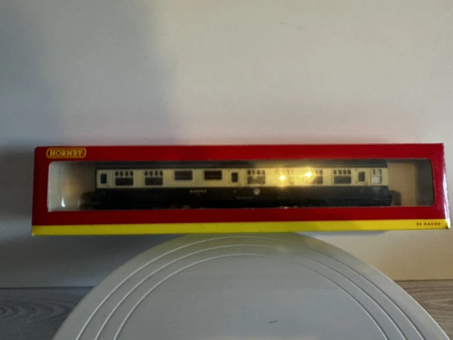 HORNBY R4212A PARCELS Coach & R4211A Buffet Coach - BR Mk1 (Western ...