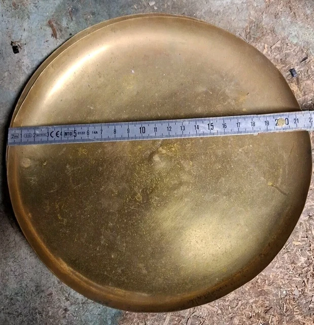 PLATEAUX DE BALANCE Type Roberval .Diamètre 22 cm .Laiton. EUR 15,00 ...