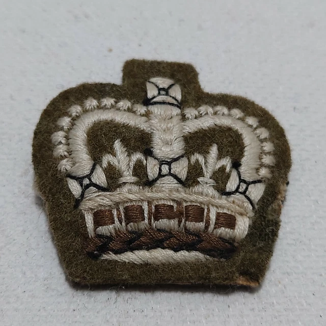 BRITISH ARMY OFFICER Rank Crown Patch Major QEII Crown khaki 35mm £10. ...