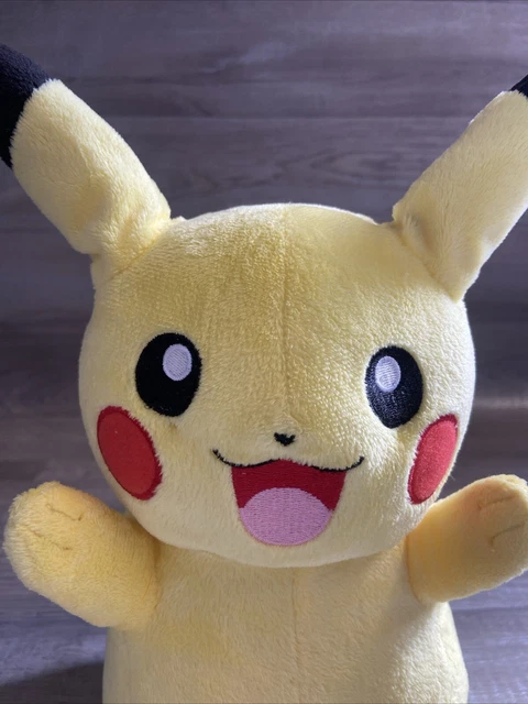 TOMY TALKING PIKACHU Pokemon Plush Light Up Cheeks & Sounds Squeeze ...