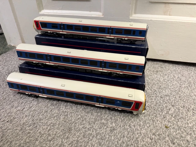 MINT BACHMANN 31-025 Network Southeast Class 166 3-Car DMU OO Gauge DC ...
