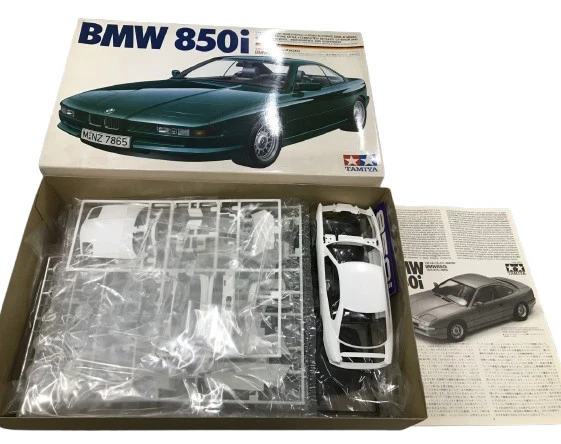 MODÈLE RÉDUIT DE voiture de course en plastique Tamiya BMW 850i à l ...