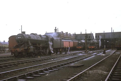 ORIGINAL COLOUR SLIDE of 48476 LMR Stanier 8F steam loco £4.99 ...