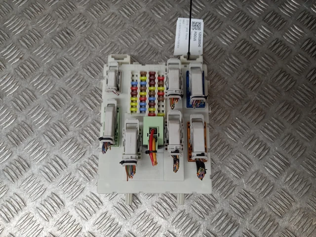 FORD FOCUS MK3 BCM Body Control Module Fuse Box F1DT14A073EF 2015 16 17 ...