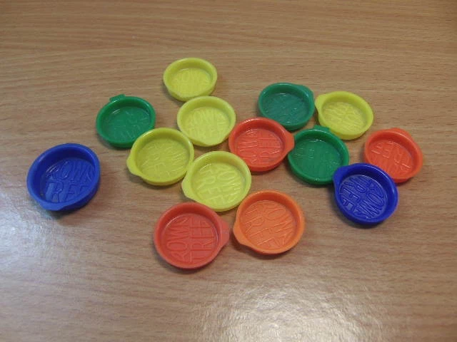 ROWNTREES SMARTIES PLASTIC Lids 1960s-1970s x 14 includes one larger ...
