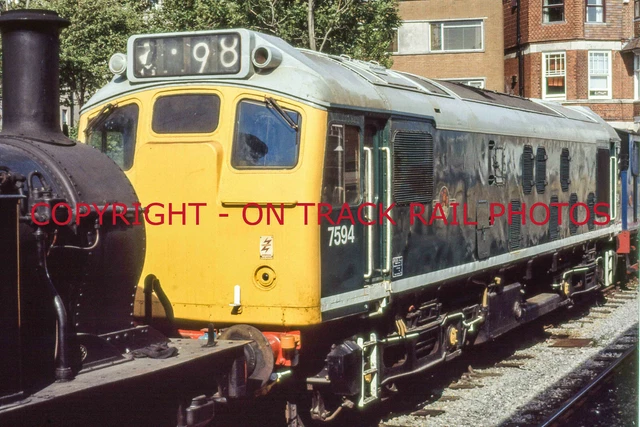 UK RAILWAY PHOTOGRAPH Of Class 25 D7594. Rm25-287 £1.70 - PicClick UK