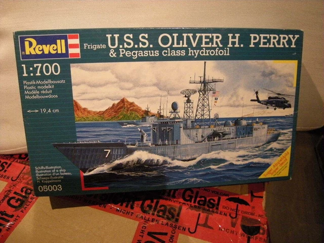 1:700 REVELL 05003 Frigate USS Oliver H. Perry & Pegasus class ...