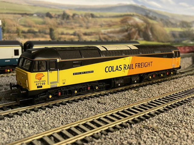 HORNBY R30045 RAILROAD Plus Colas Class 47 No. 47749 Locomotive DCC ...