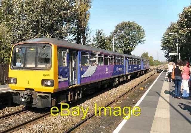 PHOTO 6X4 MILLS Hill Station Middleton A Northern Rail train from ...
