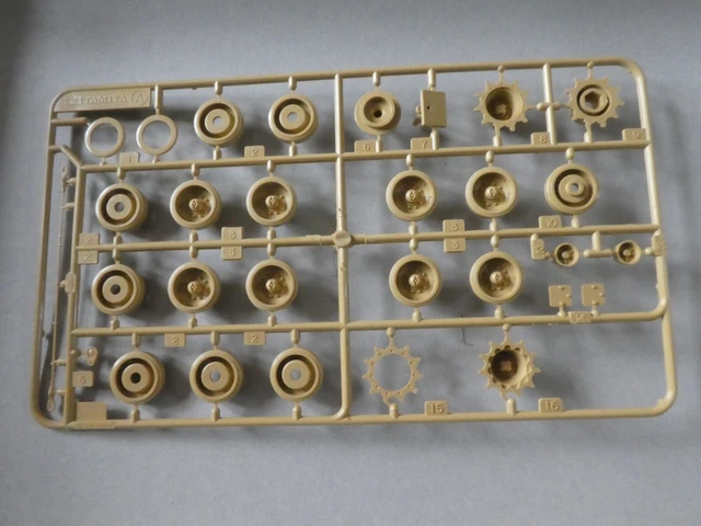 TAMIYA U.S M1A1 Abrams Tank A Sprue Wheels Kit 156 1/35 Scale EUR 11,75 ...