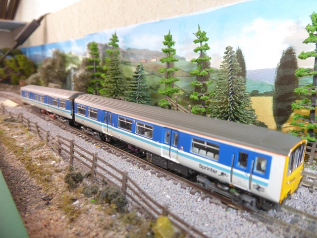 GRAHAM FARISH CLASS 150 DMU Sprinter 2 car unit. 6 pin DCC Ready. N ...