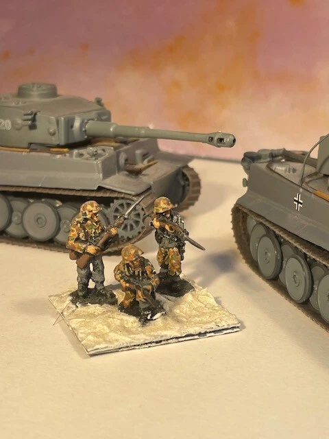 TWO WWII German Tiger Tanks - Plastic 1/72 Scale (Fit With 20Mm Figures ...