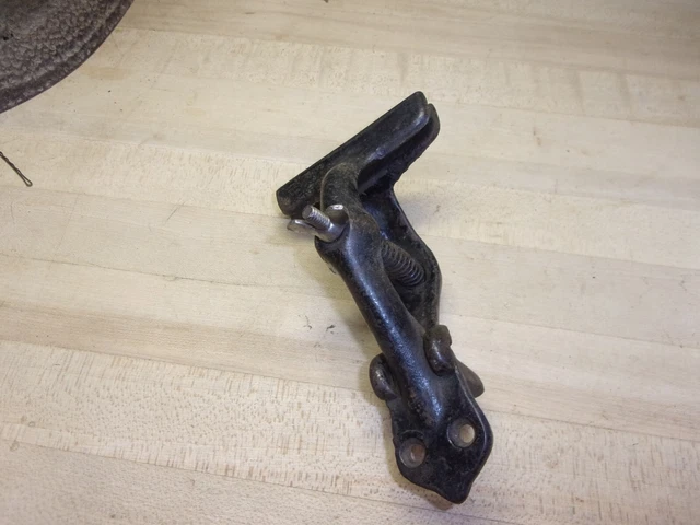 VINTAGE CAST IRON Bench Mount Hand Saw Blade Sharpening Vise #3 FREE ...