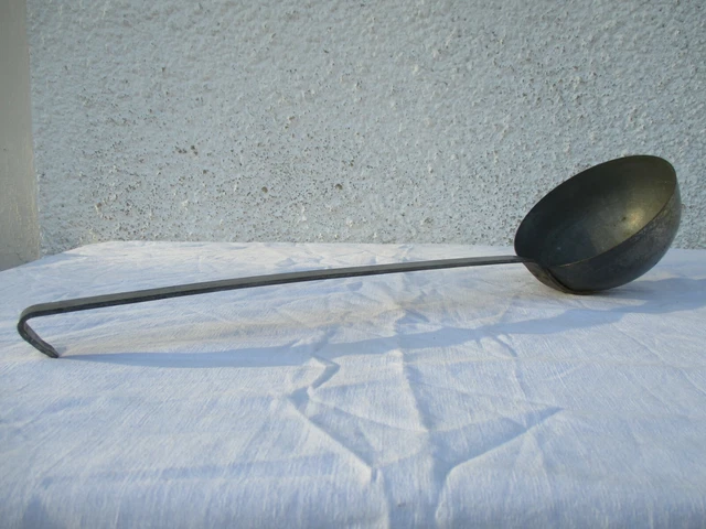 ANCIENNE GROSSE LOUCHE En fer blanc de ration ? Métier ? Déco Cuisine ...
