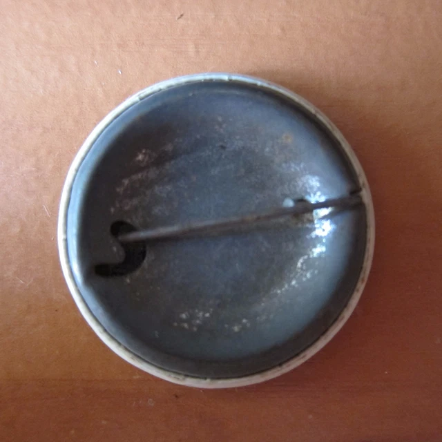 Waikerie War Memorial Oval Appeal Tin Badge Lest We Forget Vgc 40 00