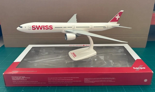 HERPA SWISS AIRLINES Boeing 777-300ER Plastic Snap fit model 1:200 ...