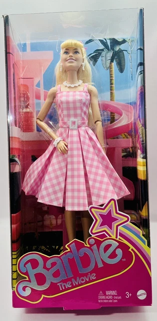 POUPÉE DE COLLECTION Barbie The Movie Margot Robbie Barbie en robe rose Gingham NEUVE EUR 54,91 ...
