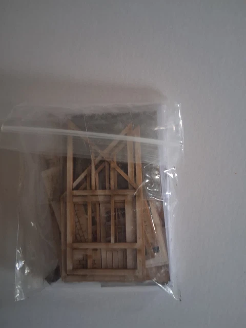 48TH SCALE KIT from Petite Properties to make a Lean To Greenhouse. £8. ...