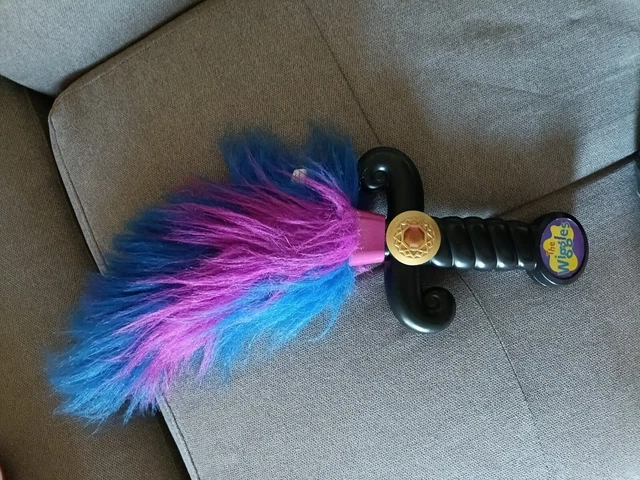 THE WIGGLES CAPTAIN Feathers word Laughing Sword Toy $25.00 - PicClick AU