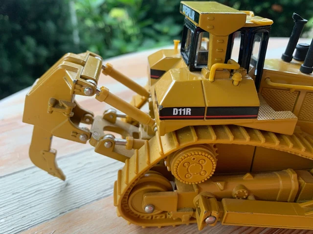 CATERPILLAR CAT D11R Track-Type Tractor 1:50 Scale Model Die-Cast ...