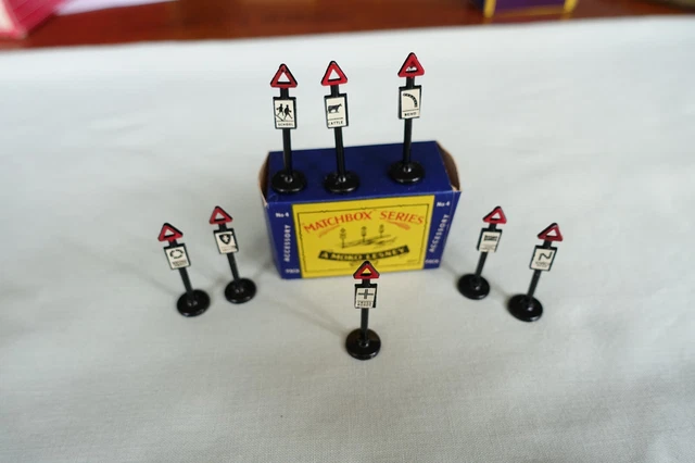 MOKO LESNEY MATCHBOX SERIES No.4 A4 ROAD SIGNS SET COMPLETE EXC BOXED £ ...