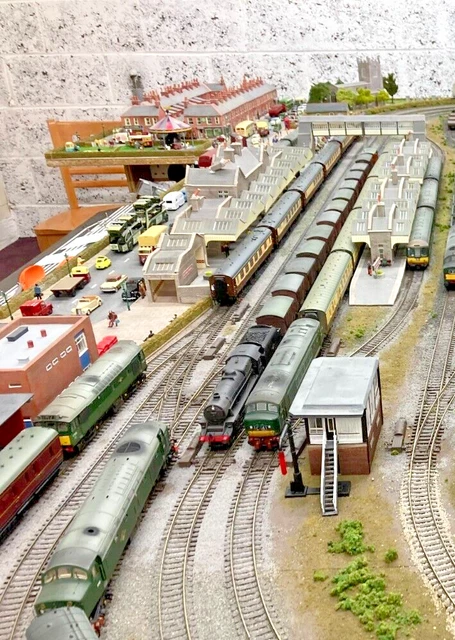 RAILWAY DIORAMA 00 Scale Station, Metcalfe Card Kits. £75.00 - PicClick UK
