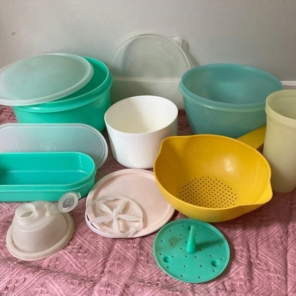SET OF 17 Vintage Tupperware Brand Canisters, Cups, Lids, Bowls (60s ...
