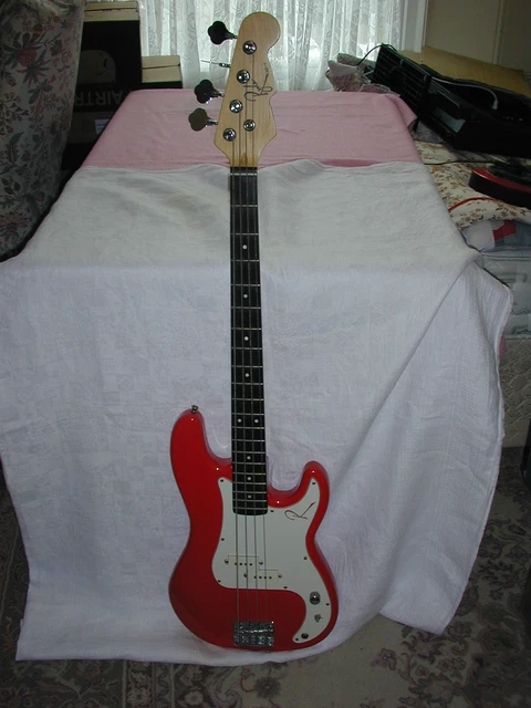 SUE RYDER RP1 BASS GUITAR in Red £25.00 - PicClick UK