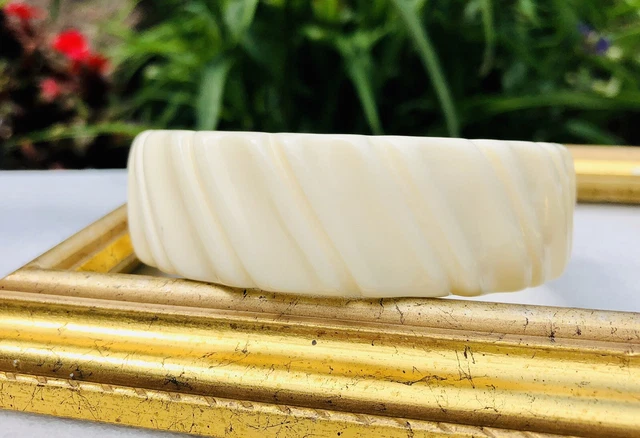 VINTAGE MOLDED LUCITE Cream Color Bangle Bracelet $32.40 - PicClick CA