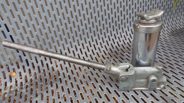 VINTAGE CLASSIC CAR chromed hydraulic jack SkyHi Model 207 with handle ...