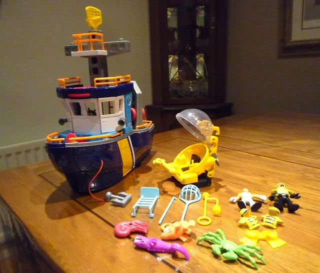 FISHER PRICE IMAGINEXT Ocean Toy Boat With Submarine Age 3 - 8 Pretend ...