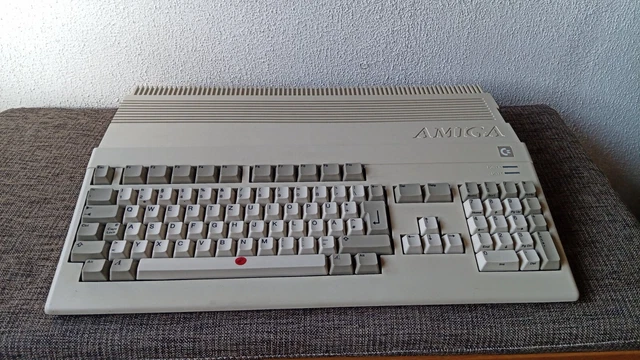 COMMODORE AMIGA 500 Rev6a, mit Speichererweiterung 512 kB, geprüft EUR ...