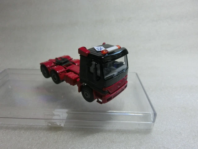 TRACTEUR POUR CHARGES lourdes 1:87 Herpa MB transformation 3 axes, partiellement repeint (P49/13 ...