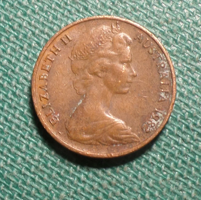 AUSTRALIAN COIN: 1982 Australia 1 Cent (Bronze) Featuring Pygmy Gliding ...