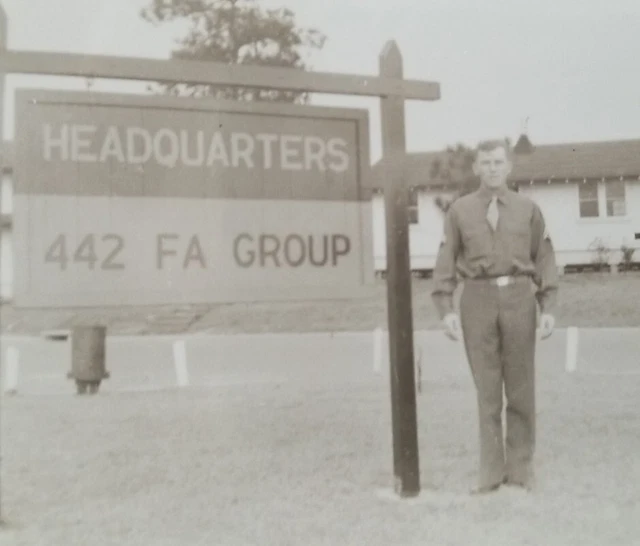 WW2 U.S. ARMY Soldier By "Headquarters 442 FA Group" Sign PHOTO ...