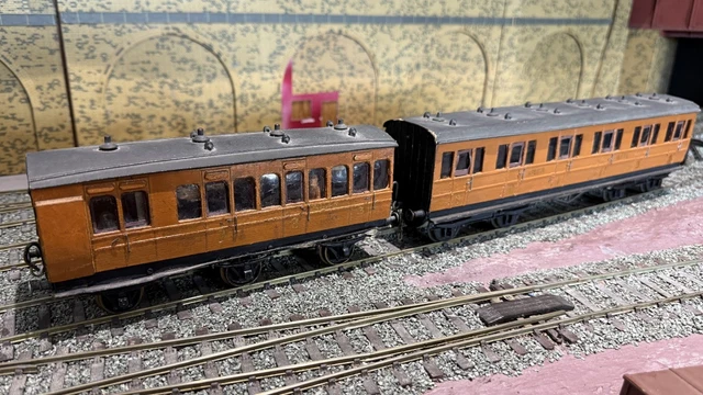 0 GAUGE SCRATCH built LNER (Great Central?) two coach set £8.66 ...