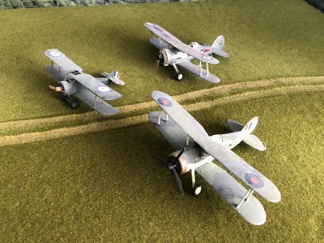 THREE AIRFIX BUILT 1/72 Scale WW1 & WW2 RAF Biplane Fighter Aircraft ...
